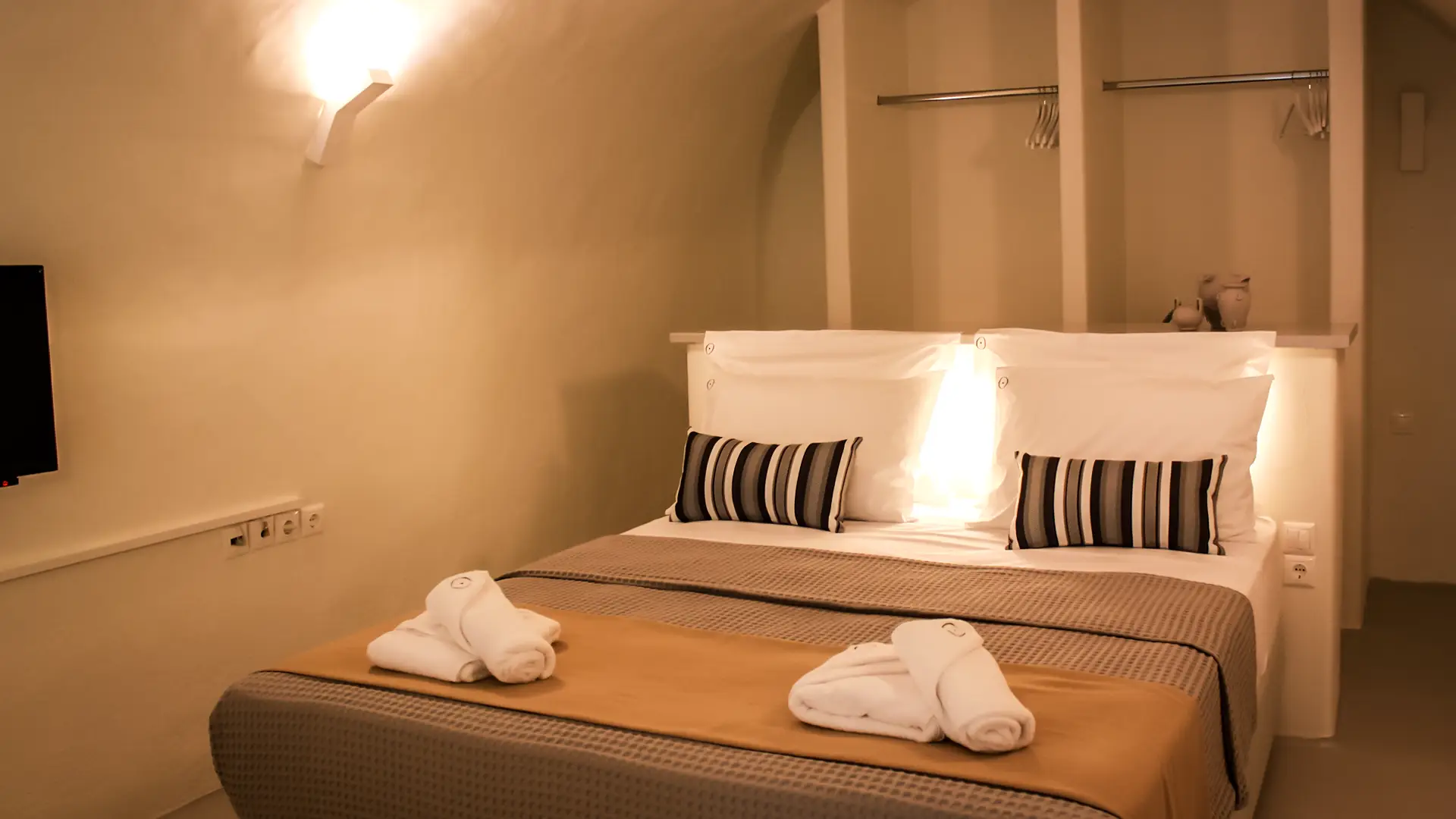 Sterna - Rooms in Santorini Greece